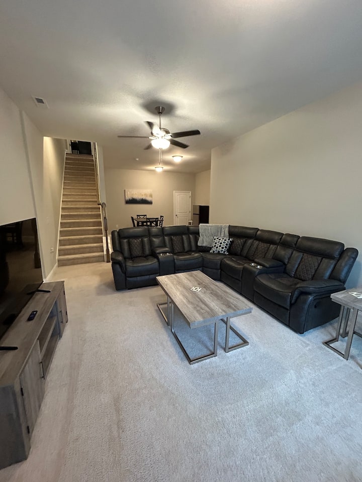 Private Basement Getaway - Cary, NC