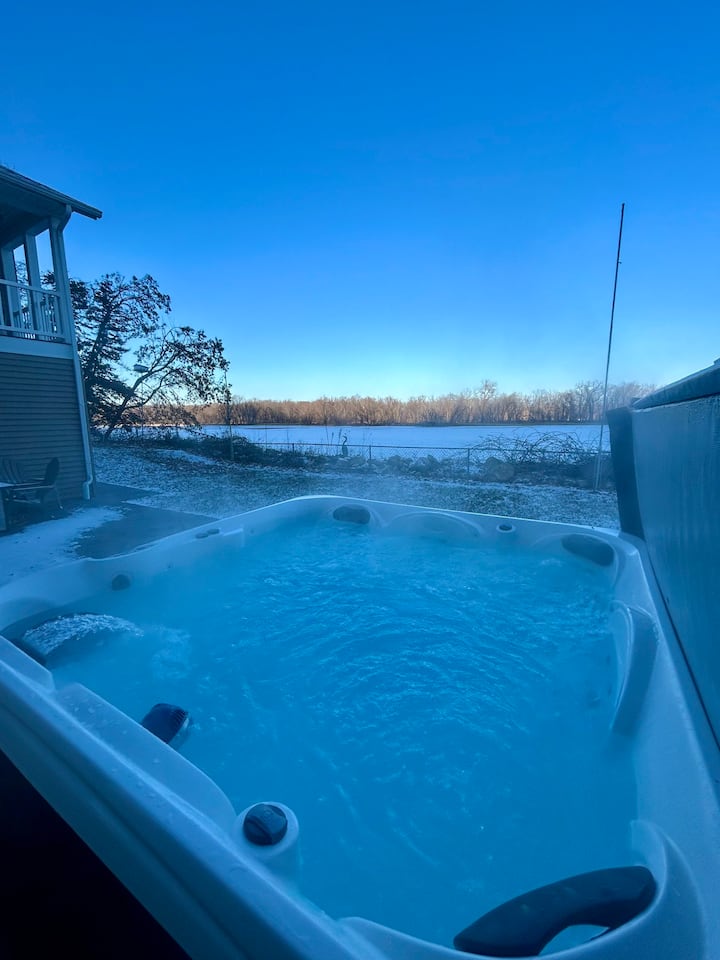 Waterfront | Hot Tub | Sleeps 15 - Pickwick, MN