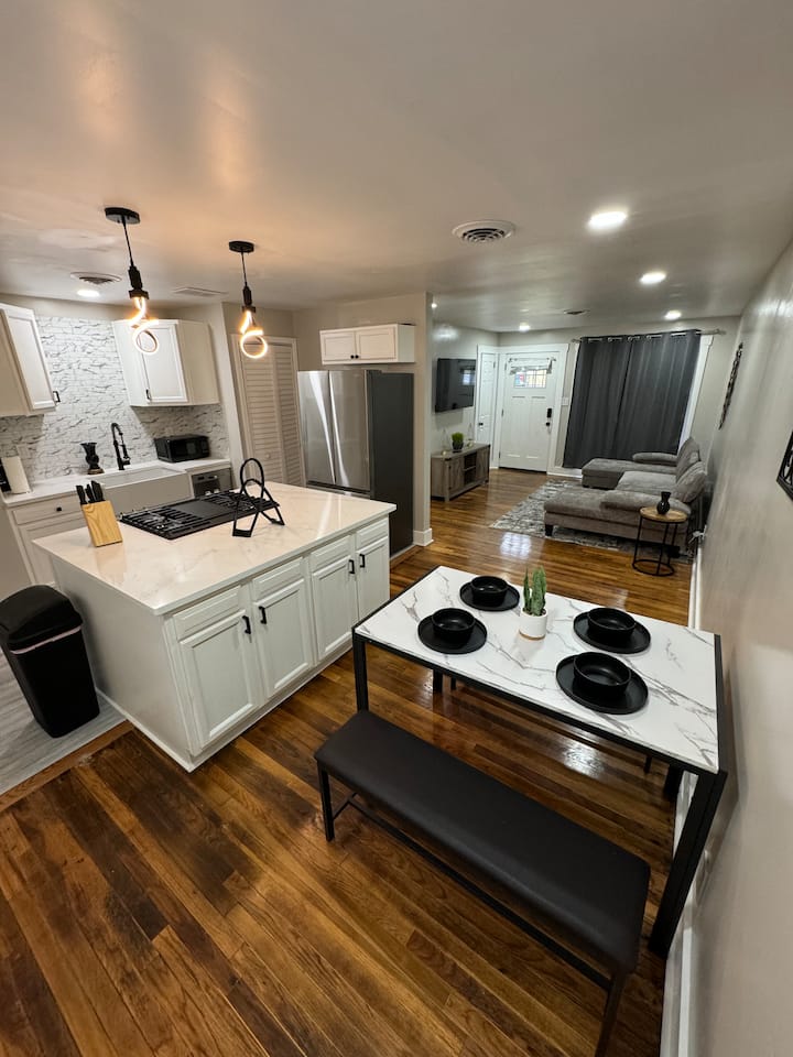 House In Atlanta - Atlanta, GA