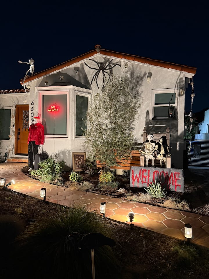 Halloween Themed Close To Sofi Lax & La Landmarks - イングルウッド, CA