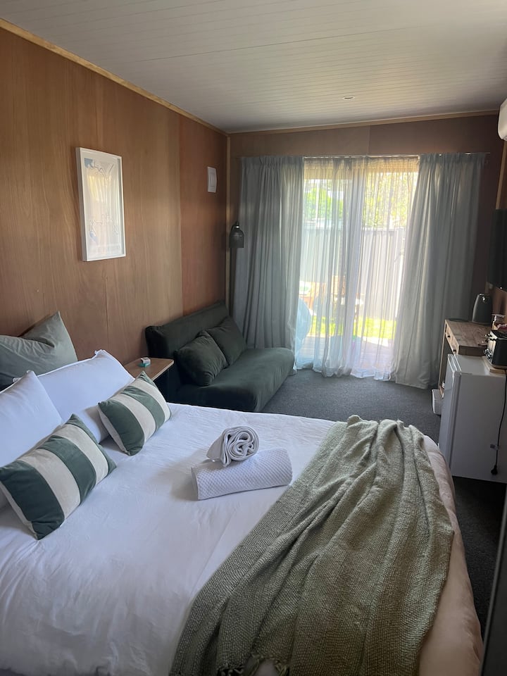 Lakeside Tiny Home - Cromwell