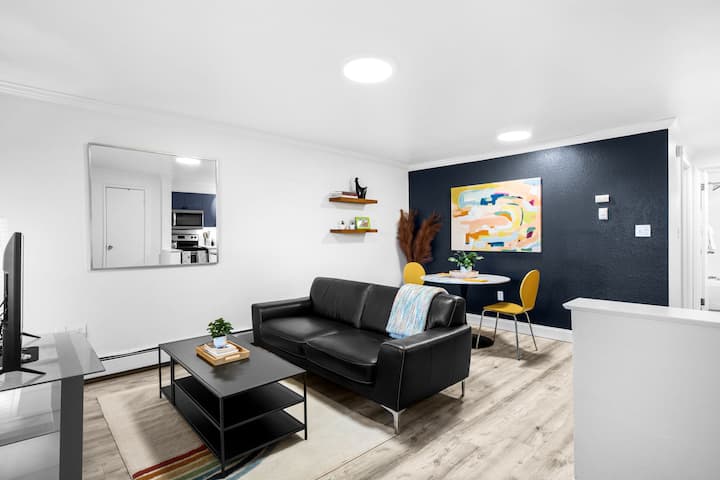Walkable Pet-friendly Apt | Near Swedish & Craig - Englewood, CO