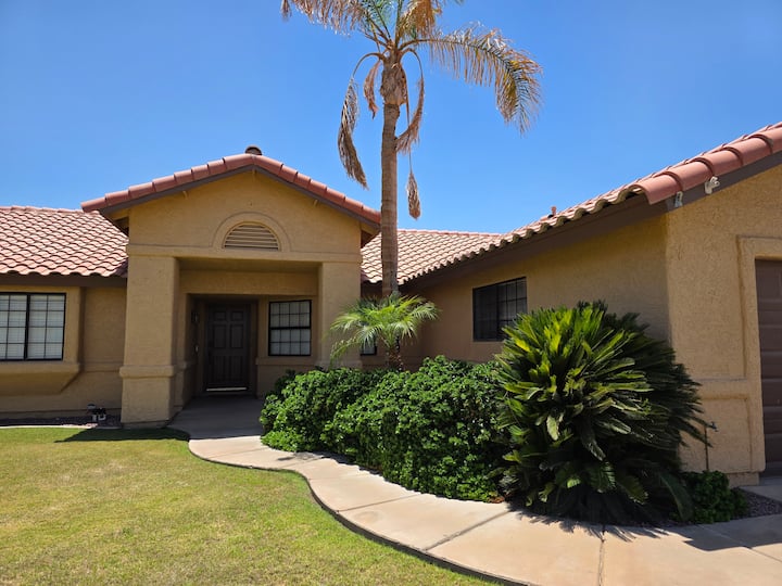 Calm & Cozy 3 Br/2 Bath Home With A Pool - ユマ, AZ