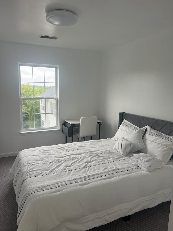 01 Room Woodbridge 1 - Woodbridge, VA