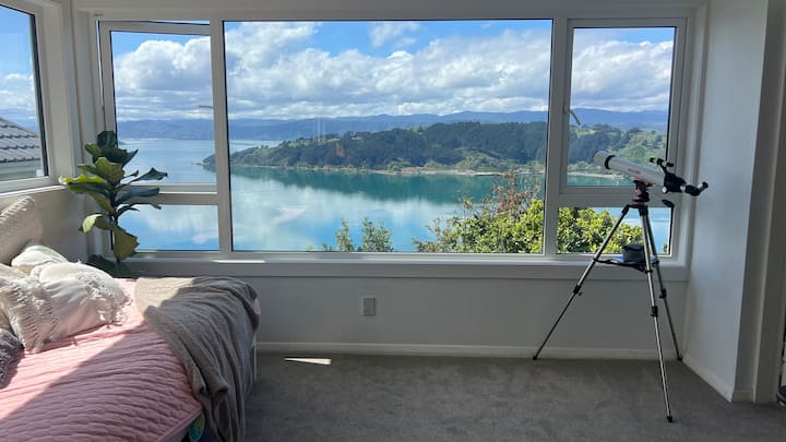Sunny, Spacious Room With A Stunning View - Wellington