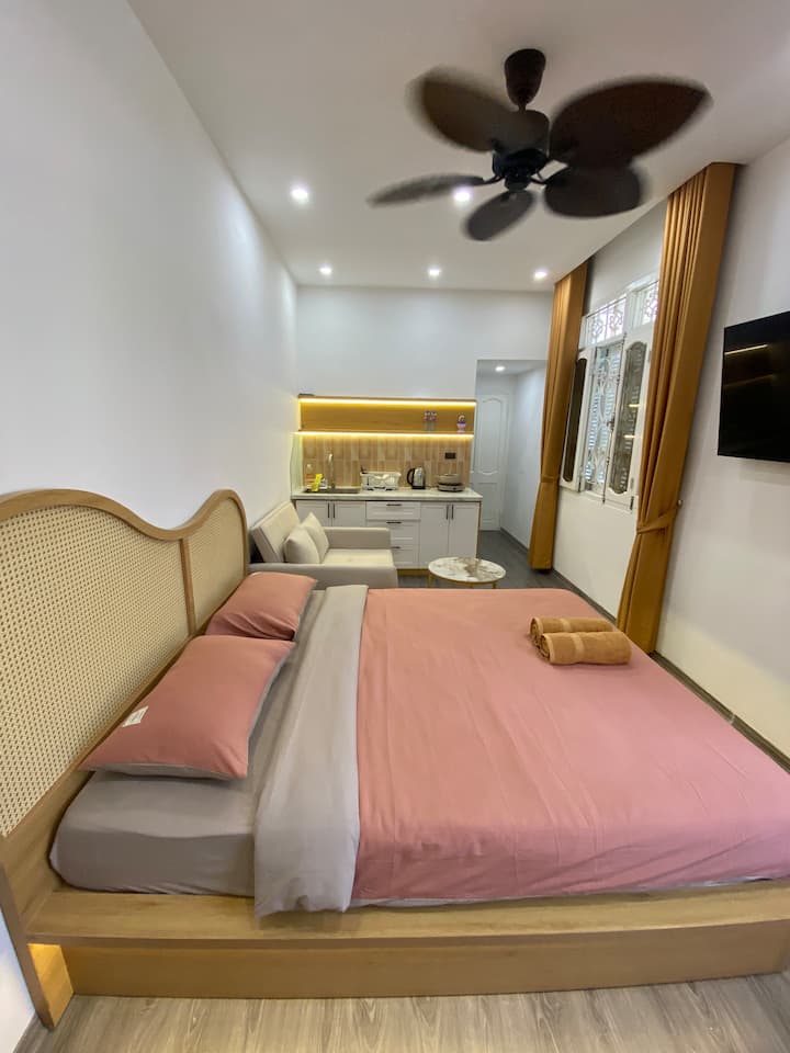 Full House / @Train Street - 