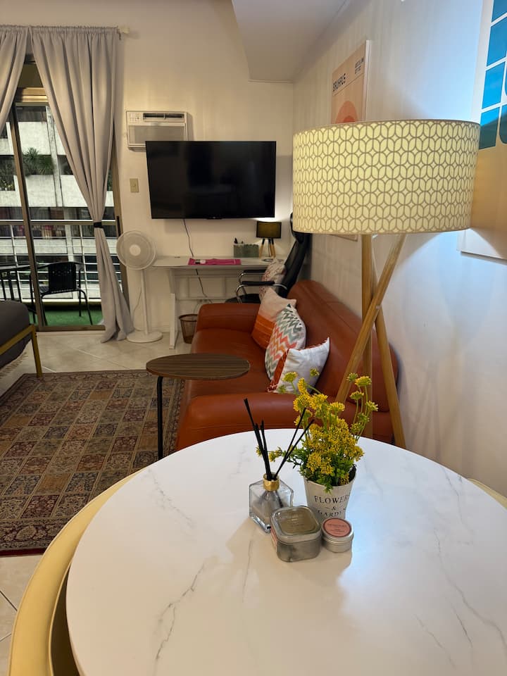 Spacious Studio In Salcedo, Makati (40 Sqm) - Manila