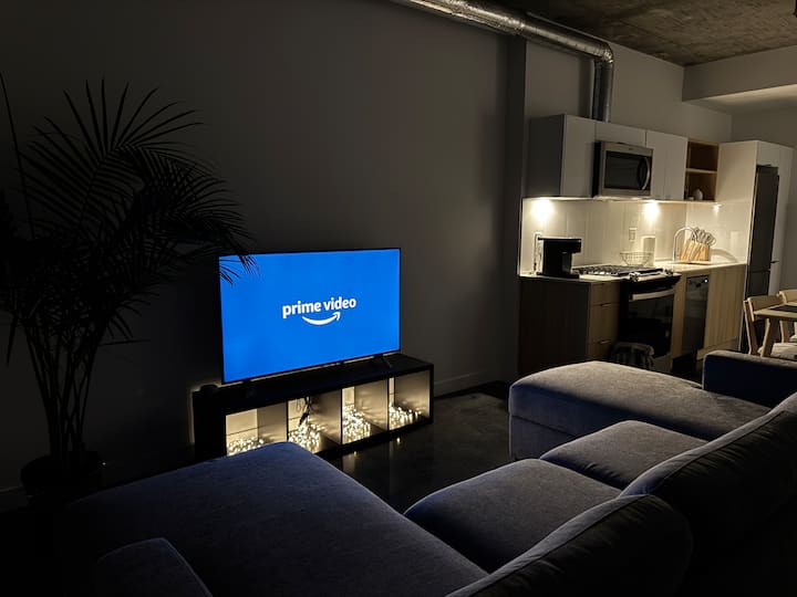 Downtown Condo With City Views! - Calgary