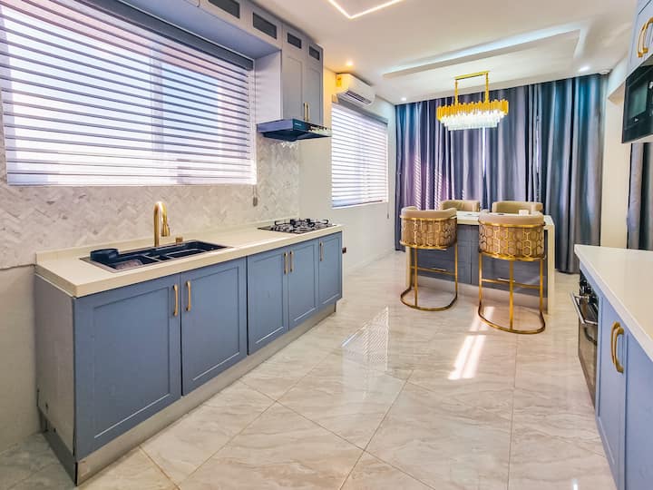 2-bedroom Apartment With Private Rooftop Pool &Bar - Ghana