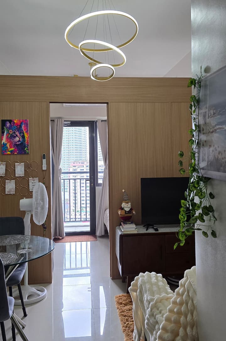 Smdc Red Residences Central Makati W/pay Parking - Makati