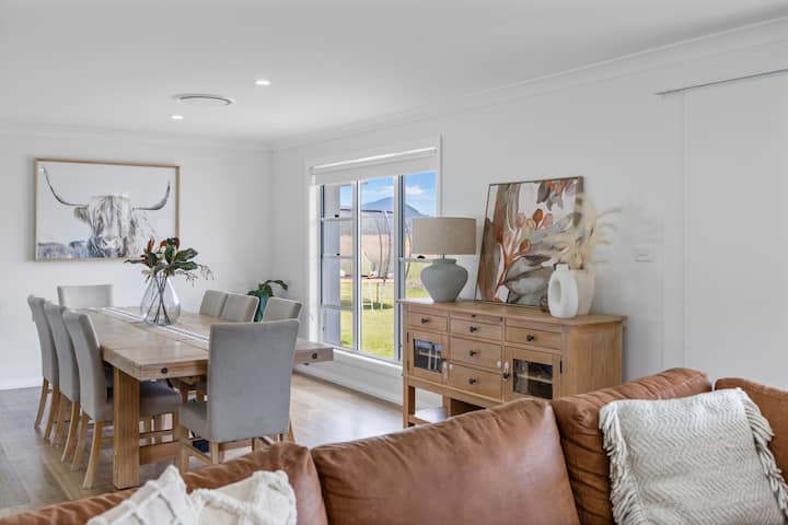 Large Modern Home In Mudgee - Mudgee