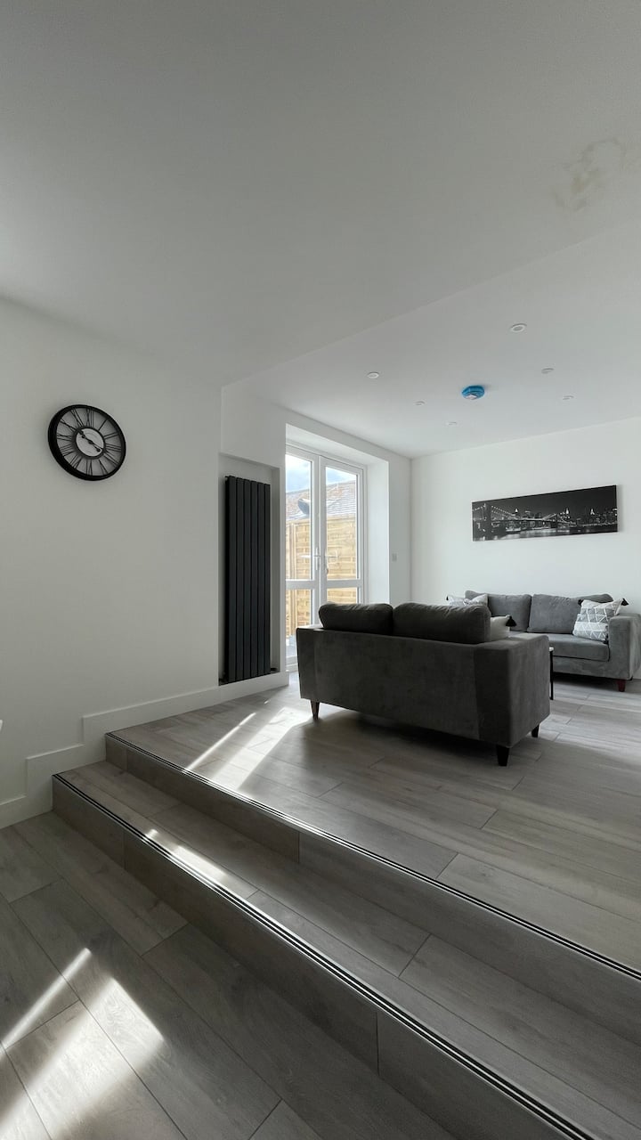 Brand New 3-bed Flat In Southend - Westcliff-on-Sea