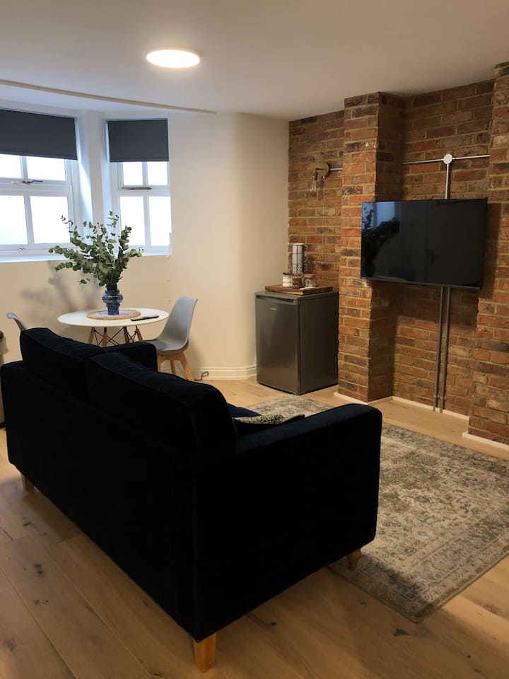 Basement Flat In Stoke Newington - London