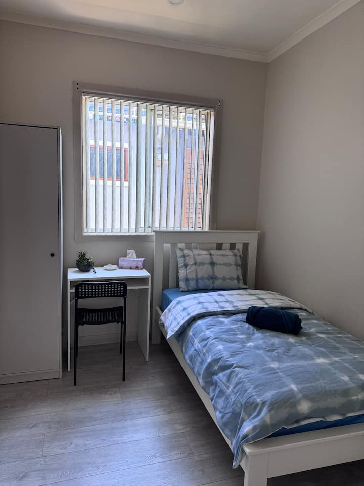 A Cozy Single Bed Room - Carlton