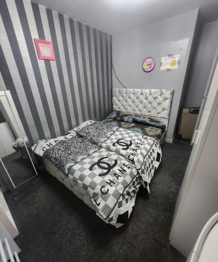 Private Room With Bathroom - Rochdale