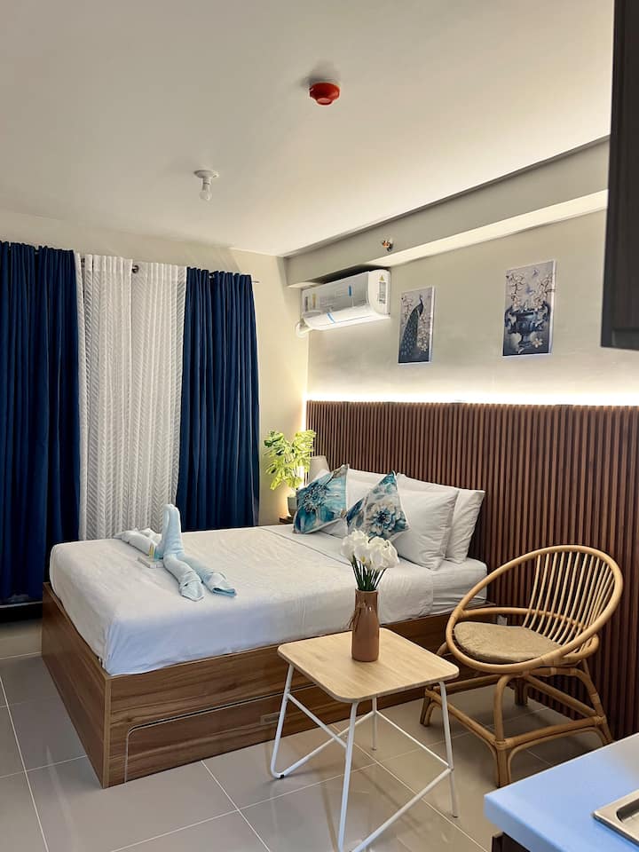 Modern Studio Condo W/ Pool View - Lapu-Lapu City