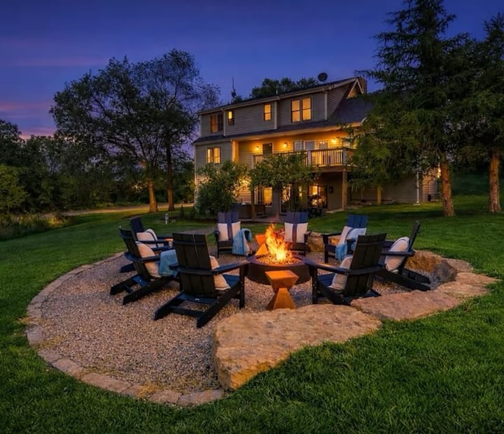 Luxury Stay- Sauna, Hot Tub, Fire Pit, Arcade! - Galena, IL