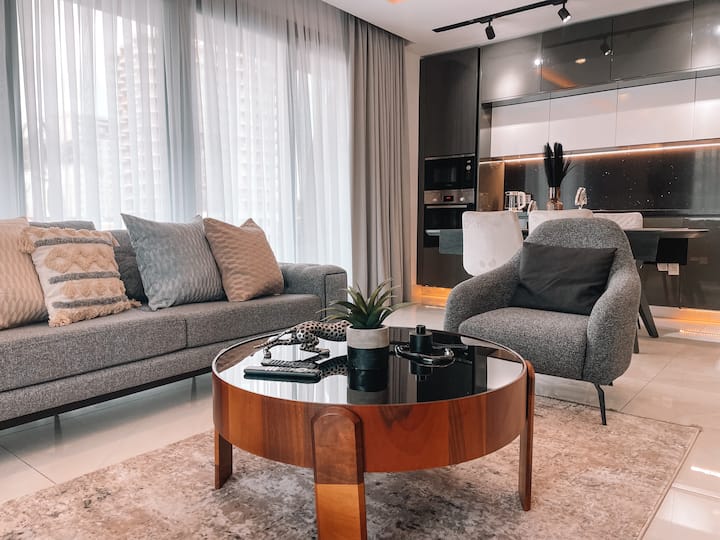 Chic 2br With Swimming Pool - Accra