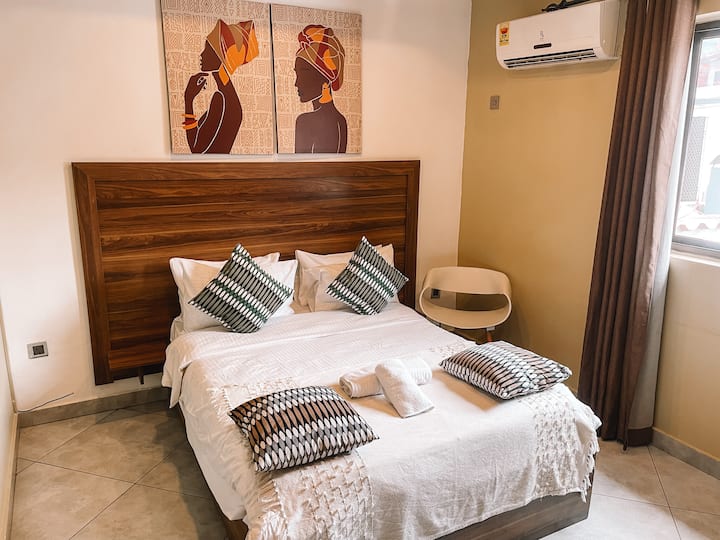 Serene Hotel Room In Osu - Accra