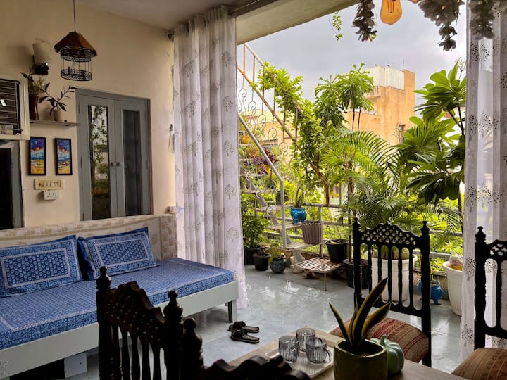 Airy 3bhk Flat-aesthetic Balcony / Terrace/defcol - New Delhi