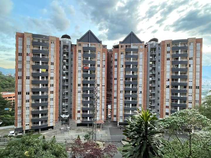 Apartamento En Loma Del Indio Con Hermosa Vista - Medellin, Antioquia, Colombia