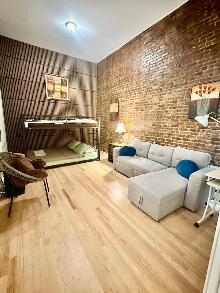 $89 Elegant Studio Near Nyc – Bright & Modern - Hoboken, NJ