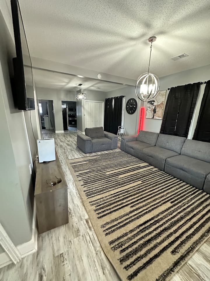 Newly Listed Cozy, Clean, Comfy & Safe! - Tuscaloosa, AL