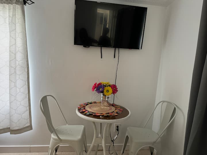 Private Room Mins From The Beach - Venice, FL