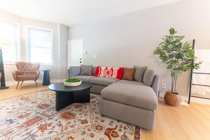 Little 5 Condo: King Beds | Ping-pong | Garage - Bloomington, IN