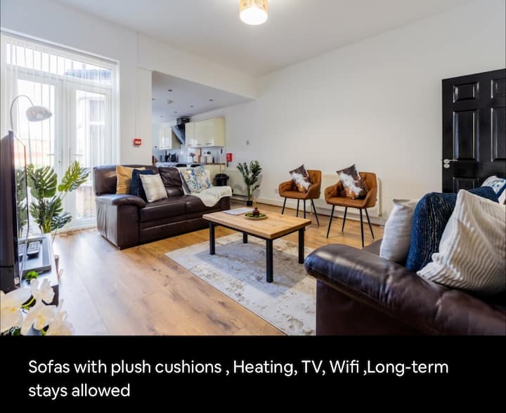 5 Very Large Kingsize Bedrooms House - Birmingham