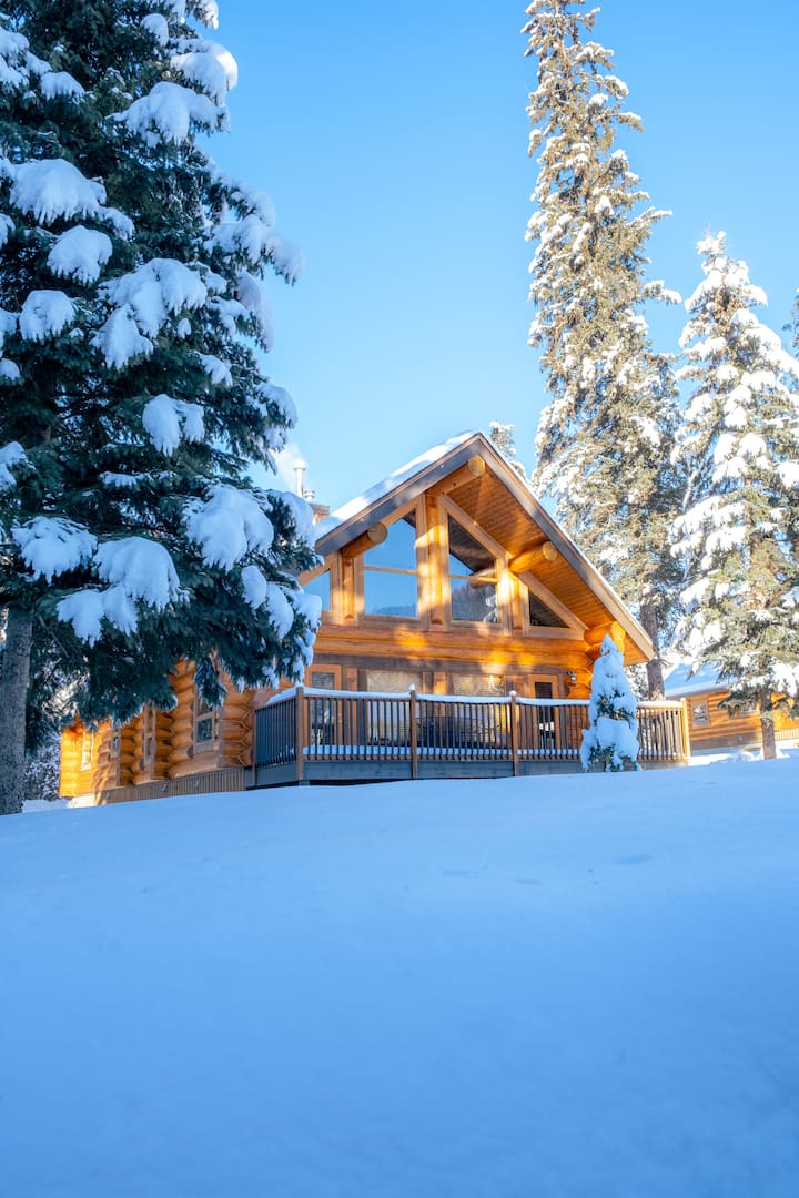 Spacious 3 Bed 3 Bath Log Cabin Home - British Columbia