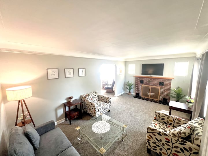 Modern Furnished - Lower Flat - 디어본