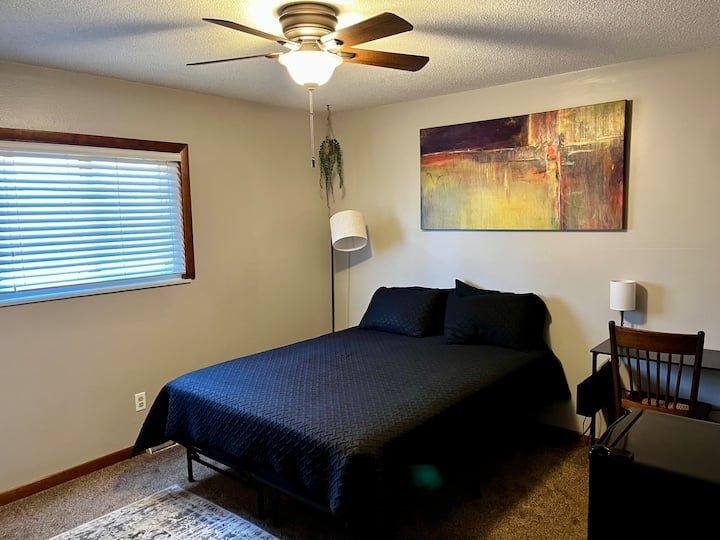Private Master W/ Bathroom Attached - Greeley, CO