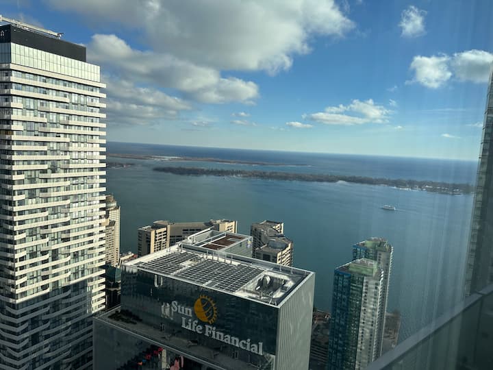 Modern Studio On 62nd Floor With Lake/city Views - Toronto