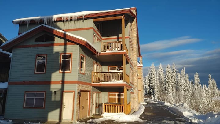 Super Location And Easy Access - Big White Ski Resort, BC