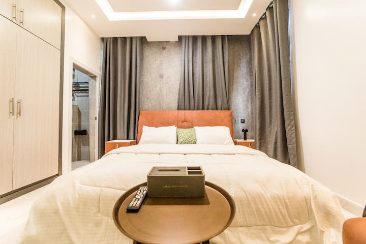 Modern Airport Apt W/ Pool, Gym - Accra