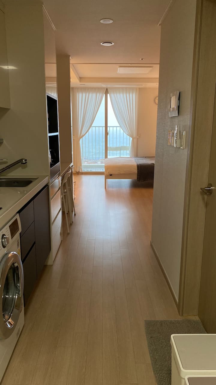 안녕, 바다/침실에서 일출과 파도 소리를/바다 야경/Netflix/맨발 걷기/도깨비 방파제 - 주문진읍