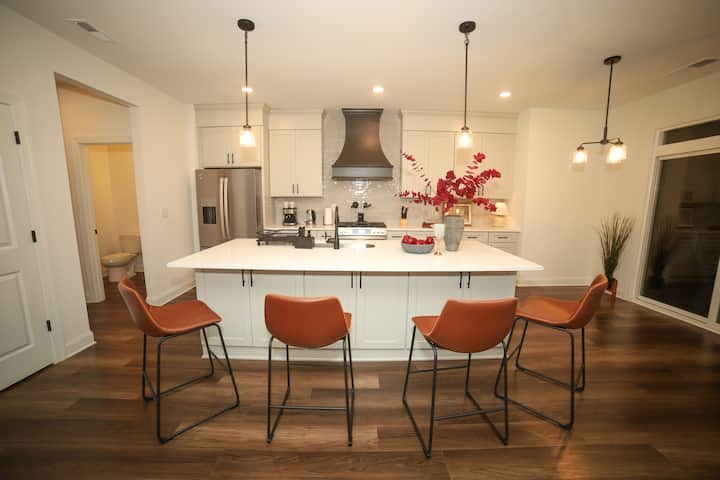 Hot Tub | Pool Table | Fire Pit | 5min To Uptown - Charlotte, NC