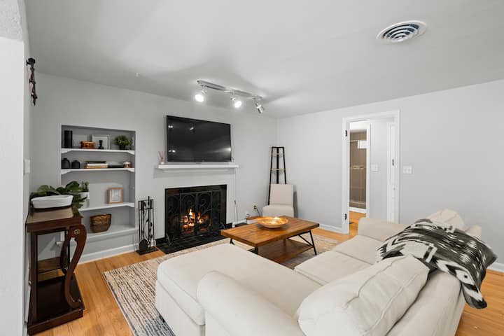 Cozy, Convenient 2 Br Home In North Seattle - Seattle, WA