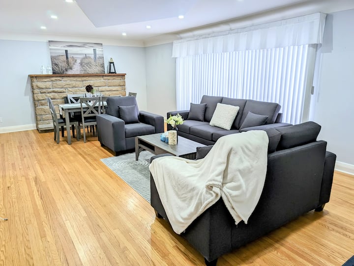 Grand Retreat With Modern Touch - London