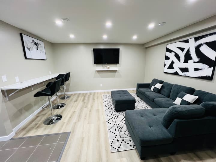 New & Cozy 2 Bed Suite 15 Min From Yeg Airport - 에드먼턴