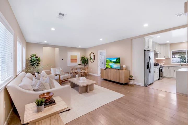 4b4.5b House • Charming Designer • Spacious - El Monte, CA