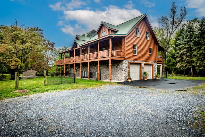 Cozy Log Lodge. Hot Tub. Jacuzzi - Honey Brook, PA