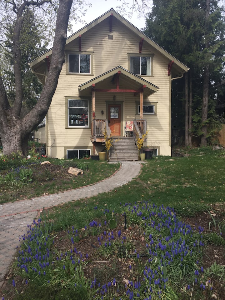 Lovely Light - 3 Bedroom House - Moscow, ID
