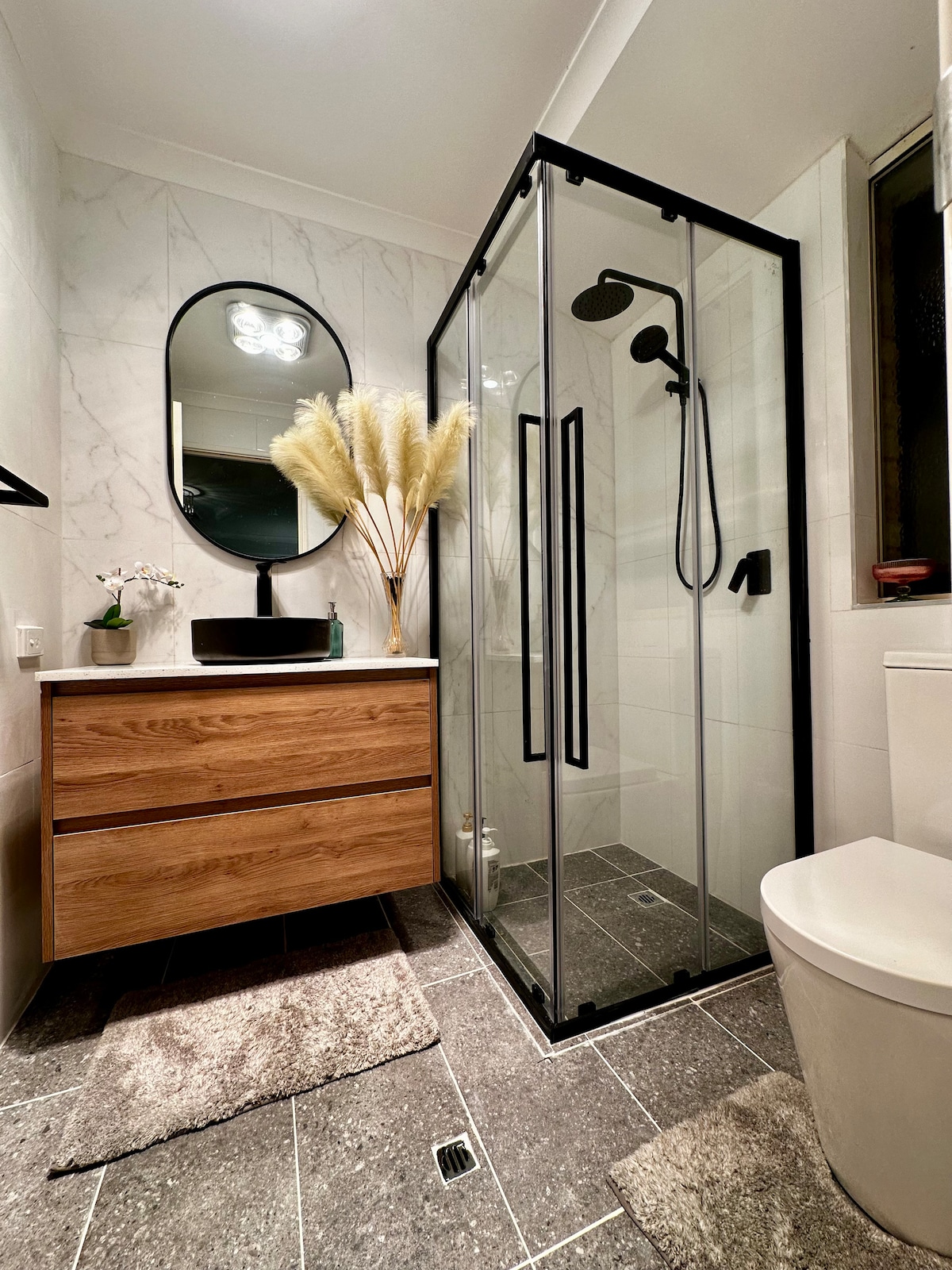 Habitación con baño en casa compartida - Casas en renta en Geographe ...