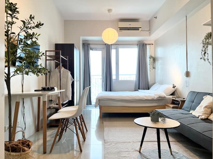 Vibrant Makati Staycation W/ Balcony + Netflix - Manila