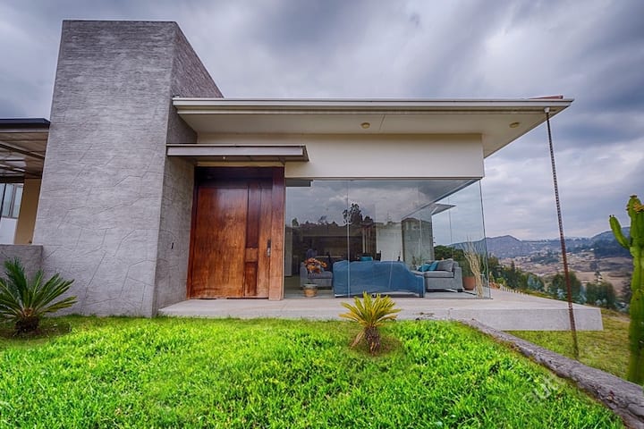 Casa Colibrí, Luxury And Security + Wi-fi & Garage - Ecuador