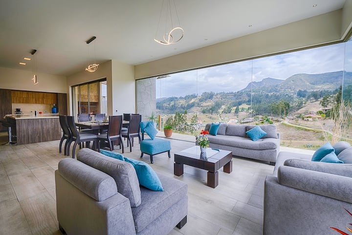 Casa Exclusiva Con Garage En Cuenca - Ecuador