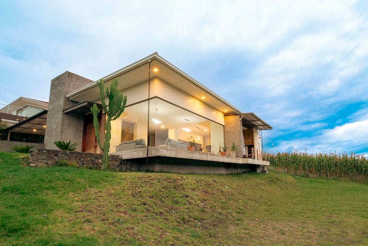 Casa Colibrí, Luxury And Security + Wi-fi & Garage - Ecuador