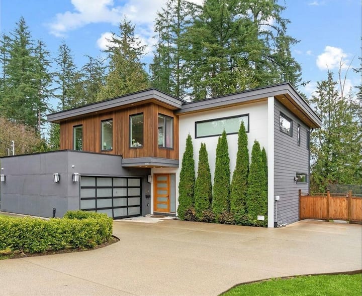 Lynn Valley Creekside Retreat - Mount Seymour